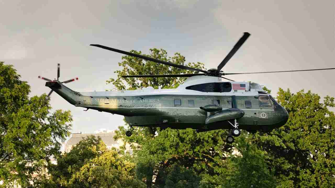Mann arrestert for å ha pekt laser mot Marine One-helikopter med Trump ...