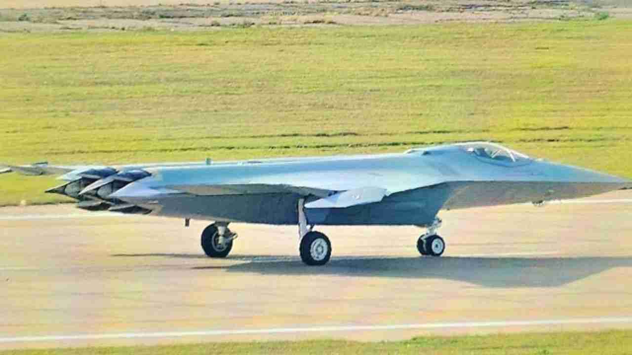 Leaked images show detailed view of China’s tailless stealth fighter J ...