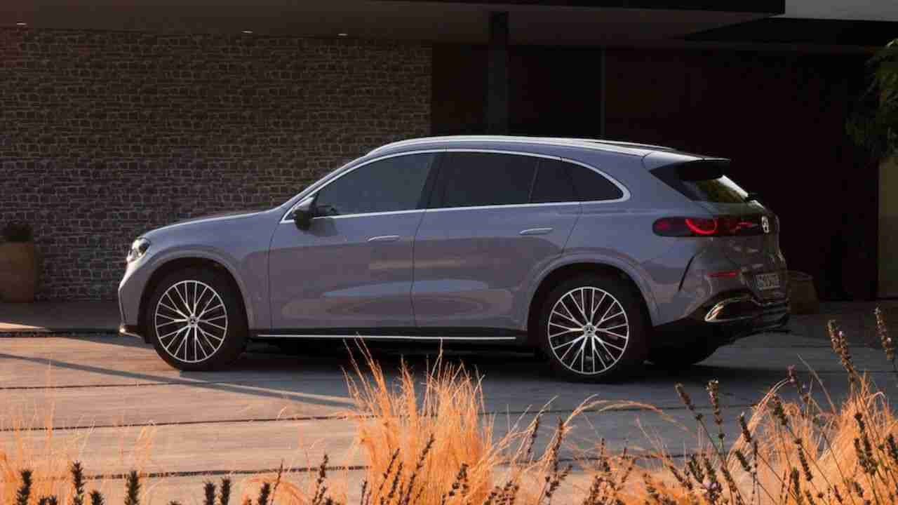 The Mercedes-Benz GLC EV 2027 arrives with up to 560 km of range and high technology - Carro e motos