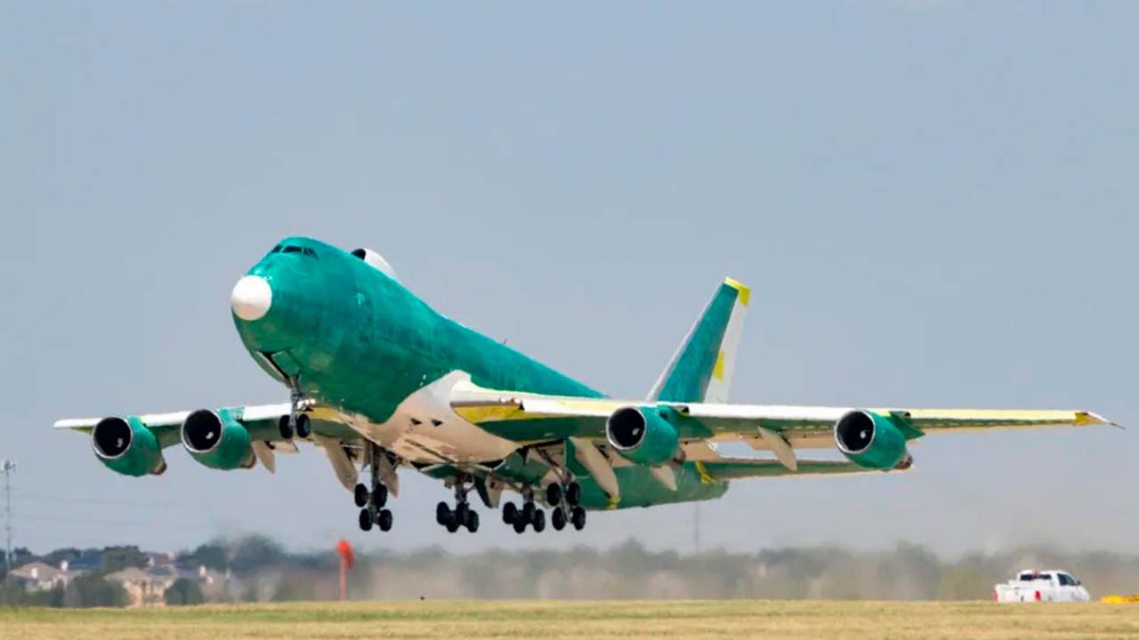 “The Doomsday Plane” E-4B spotted without paint during flight in the U ...