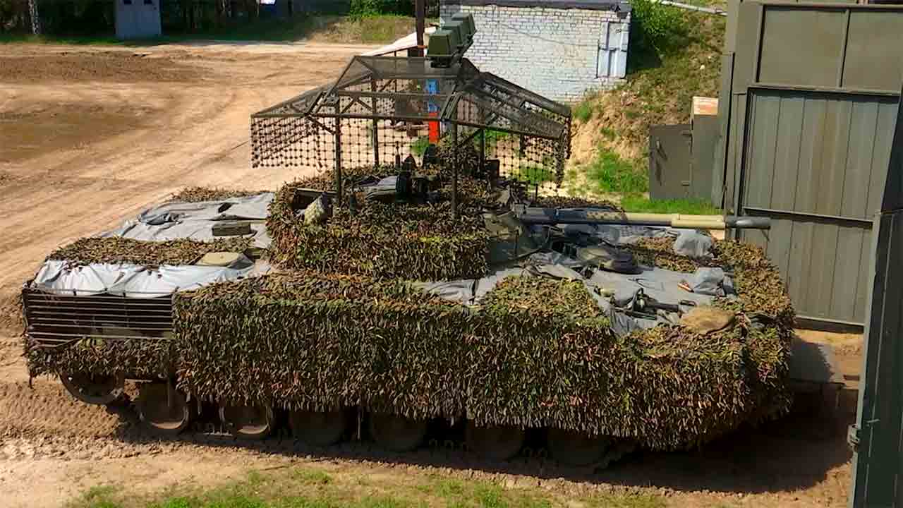 Rostecが追加装甲付きの新しいBMP-3ロットをロシア国防省に納入 - Carro e motos