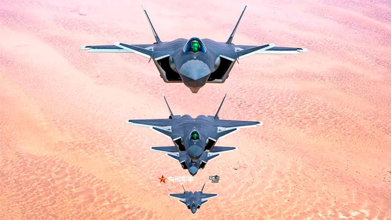 La Fuerza Aérea de China publica un video impresionante con J-20, J-16 y avión cisterna YY-20 ...