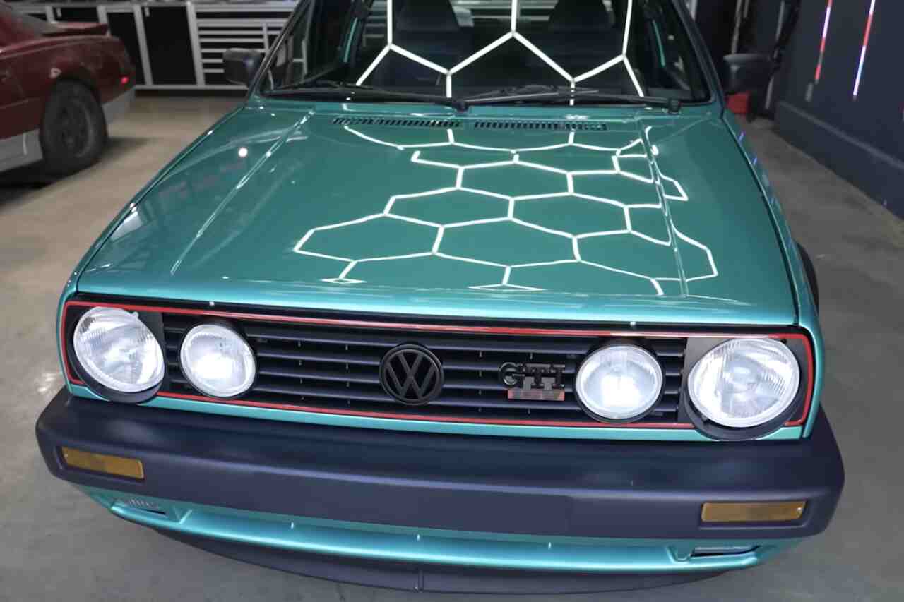 Video: YouTuber wäscht einen seit einem Jahrzehnt verlassenen Golf GTI ...