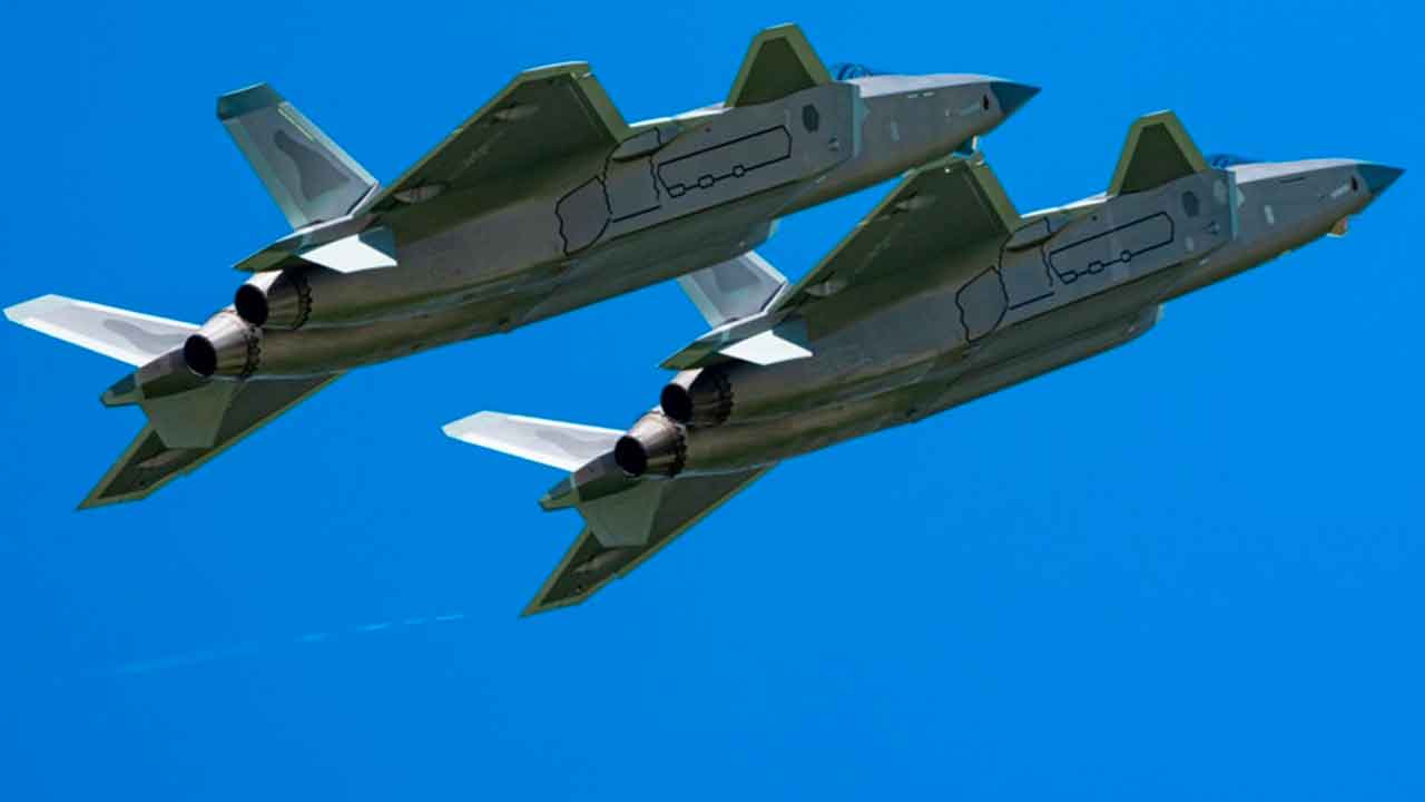 Kina når milepæl: 300. stealth-jager J-20 integreret i den 19. Luftbrigade - Carro e motos