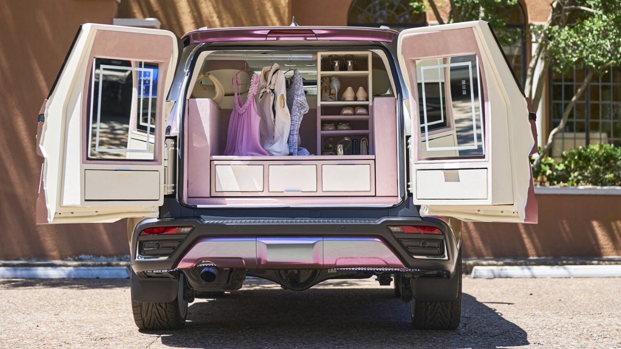 Lexus avslører Glam LX car-fashion-konsept med plass til en ...