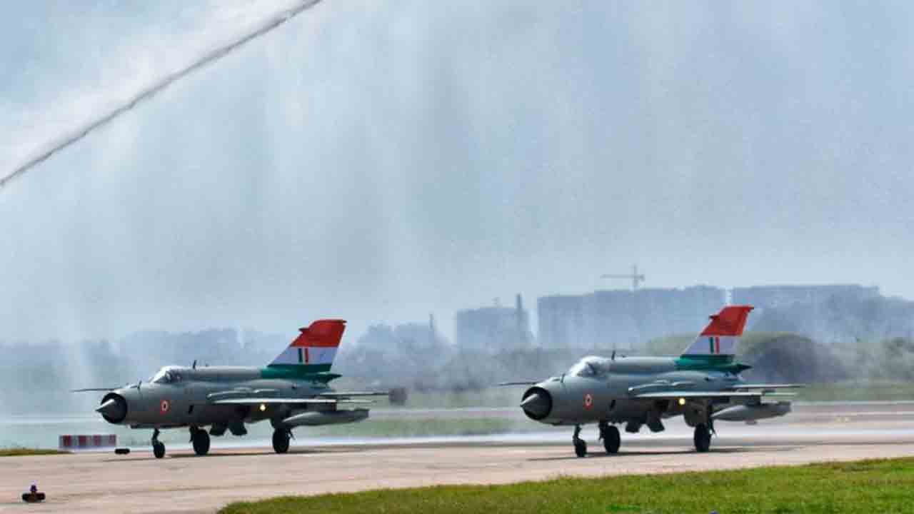 India tar farvel med MiG-21 etter seks tiår i tjeneste - Carro e motos