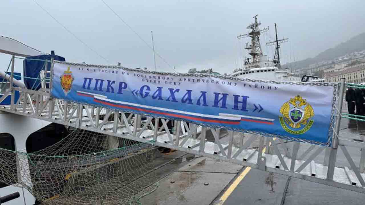 New Russian Patrol Ship “Sakhalin” Arrives in Kamchatka - Carro e motos