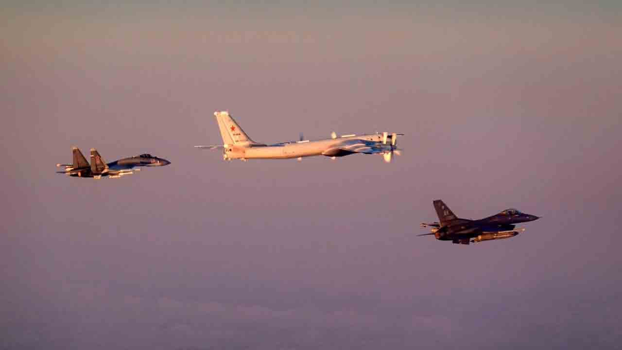 US releases images of interception of Russian Tu-95 bomber and Su-35 ...