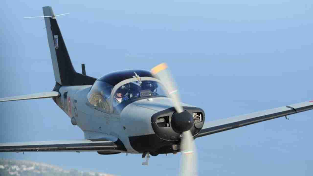 Aereo da addestramento dell’Aeronautica Militare italiana si schianta ...