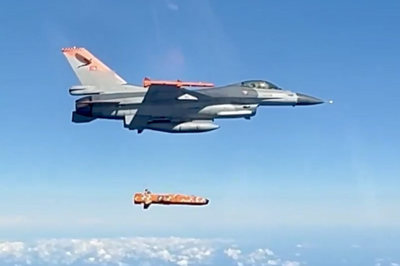 トルコ、対艦巡航ミサイルSOM-Jを試験 - Carro e motos