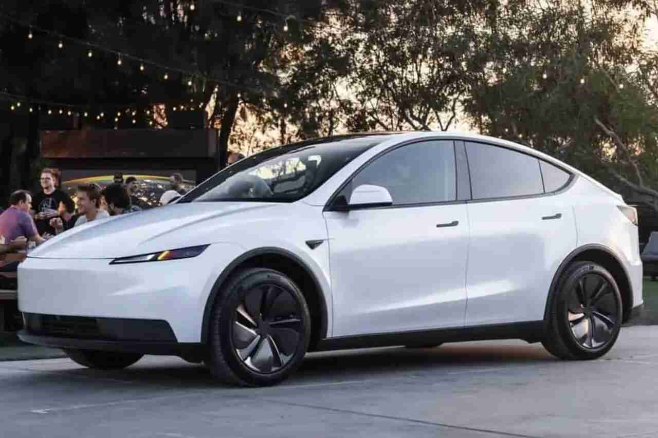 Tesla stellt eine günstigere Version des Model Y vor - Carro e motos