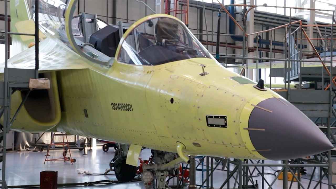 Il primo prototipo dello Yak-130M è pronto per i test a terra in Russia ...
