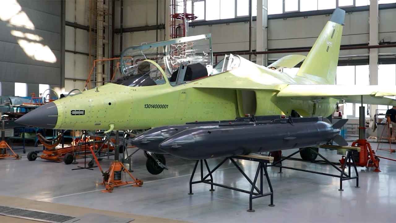 Il primo prototipo dello Yak-130M è pronto per i test a terra in Russia ...