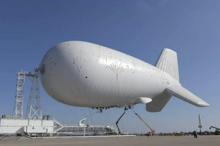 Israel encerra projeto do balão Sky Dew após ataque do Hezbollah ...