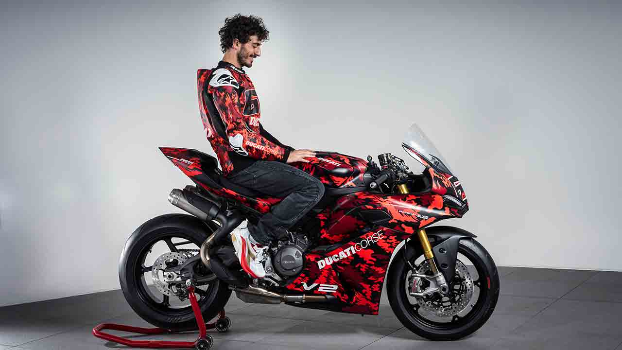 Ducati avslører Panigale V2 MM93 og FB63 med MotoGP-inspirert design - Carro e motos