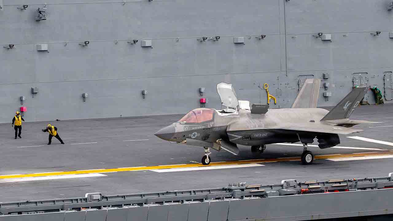 Four F-35B Operate on JS Kaga in Exercise That Enhances Japan–U.S. Air Power - Carro e motos