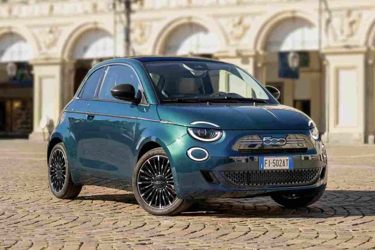 Novo Fiat 500 com motor a combustão não foi feito para quem tem pressa ...