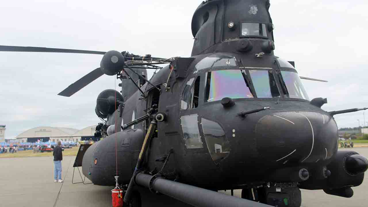 AS menandatangani kontrak senilai US$ 877 juta untuk helikopter MH-47G ...