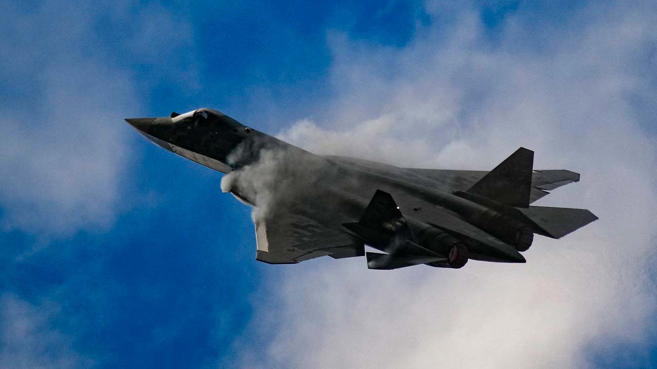 Su-57、ロシアが公開した新映像で内部兵器倉を初披露 - Carro e motos