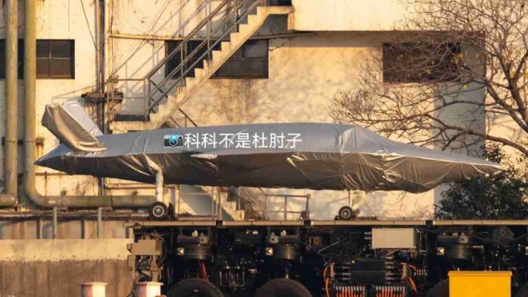 China posiciona drones “loyal wingman” para testes no convés do navio ...