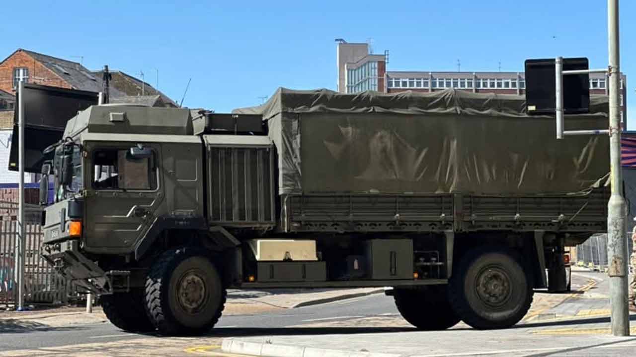 Britská armáda zastavuje provoz 6 000 nákladních vozidel MAN SV kvůli ...