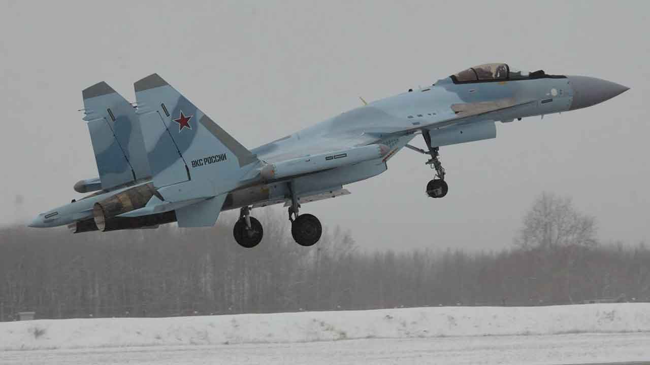 Video: UAC delivers the last Su-35S aircraft of the year to the Russian ...