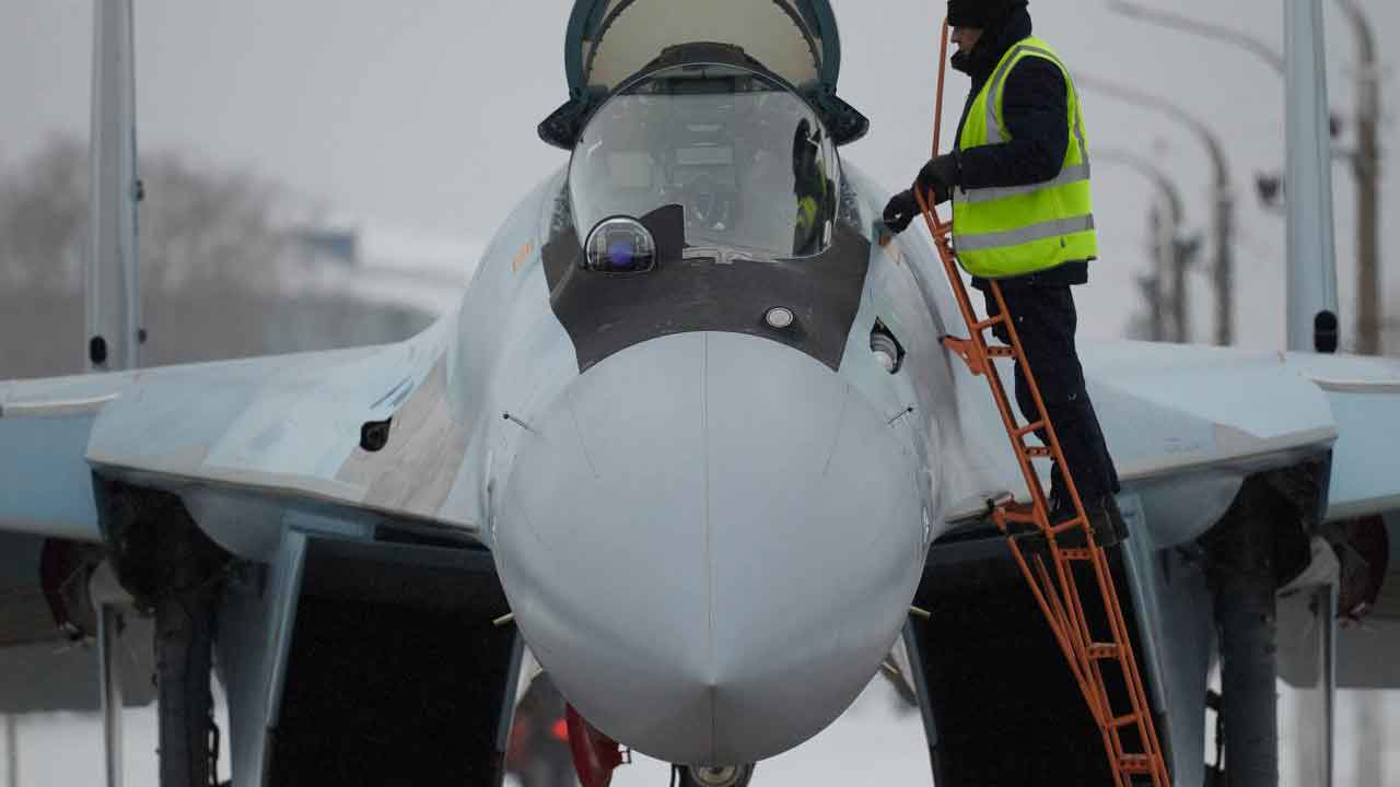 Video: UAC delivers the last Su-35S aircraft of the year to the Russian ...