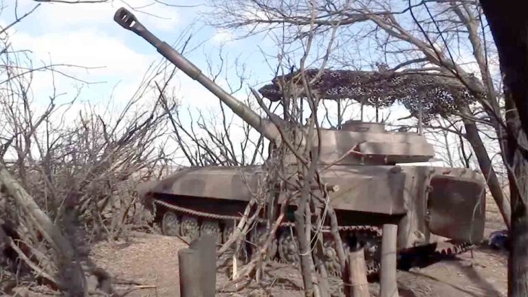Ukrainian drone destroys Russian 2S1 Gvozdika self-propelled gun in ...