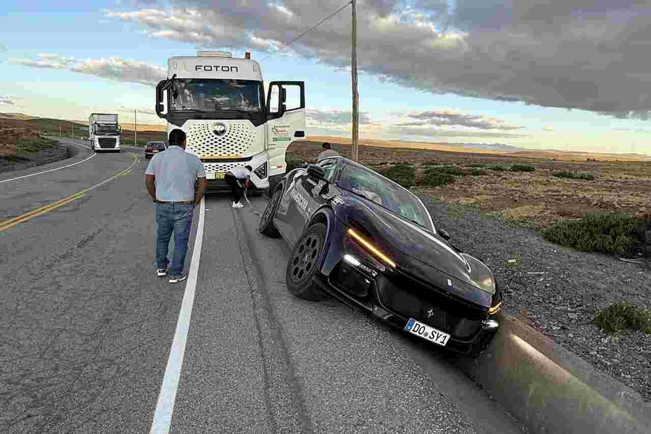 Homme d’affaires allemand reprend son voyage de 30 000 km en Ferrari ...