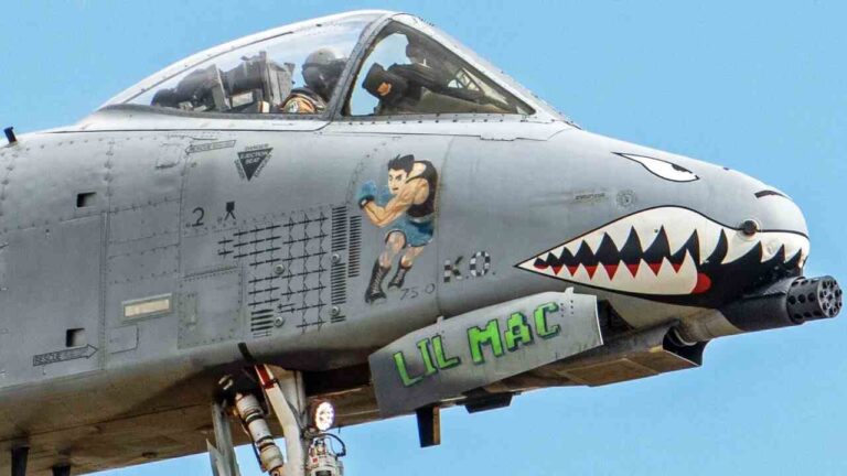 A-10 Warthog repülőgépek tértek vissza az Egyesült Királyságba, az Irán ...