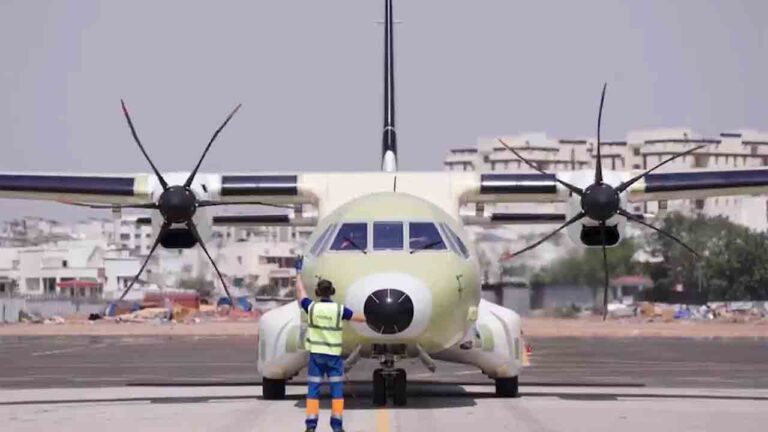 Tata et Airbus réalisent le premier vol d’un C295 assemblé en Inde ...