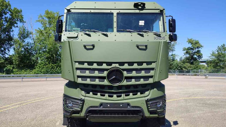 Daimler Truck turns military division into a strategic priority – Carro ...