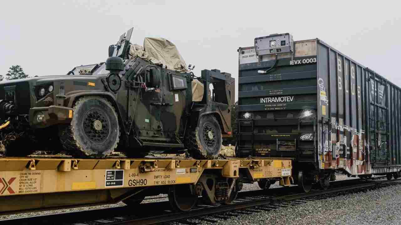 Exército dos EUA testa vagão ferroviário autônomo para transporte de ...