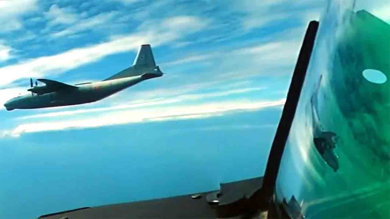 Video: Rafale francese intercetta sei aerei russi durante una missione ...