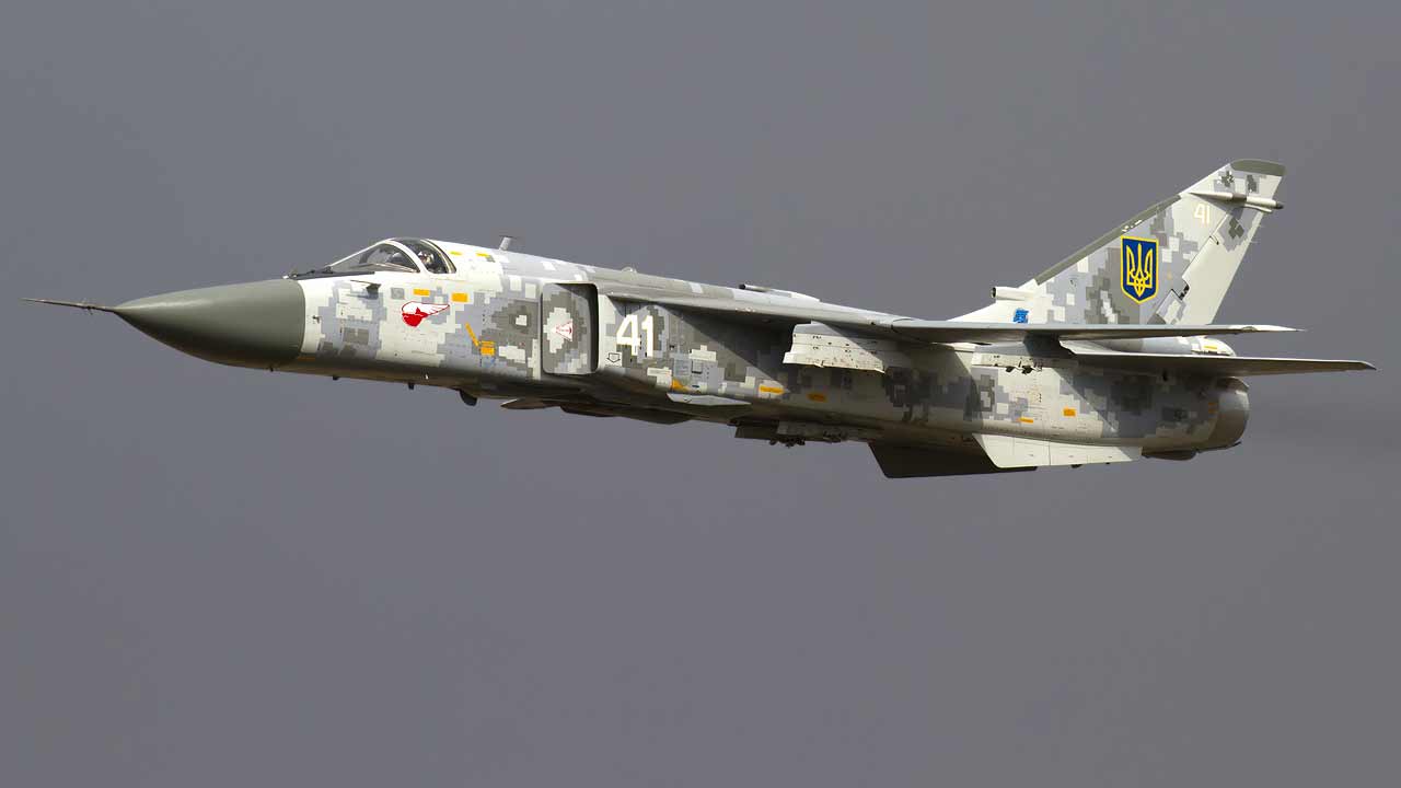 Pembom Ukraina Su-24M jatuh di wilayah Khmelnytskyi dan menewaskan dua ...